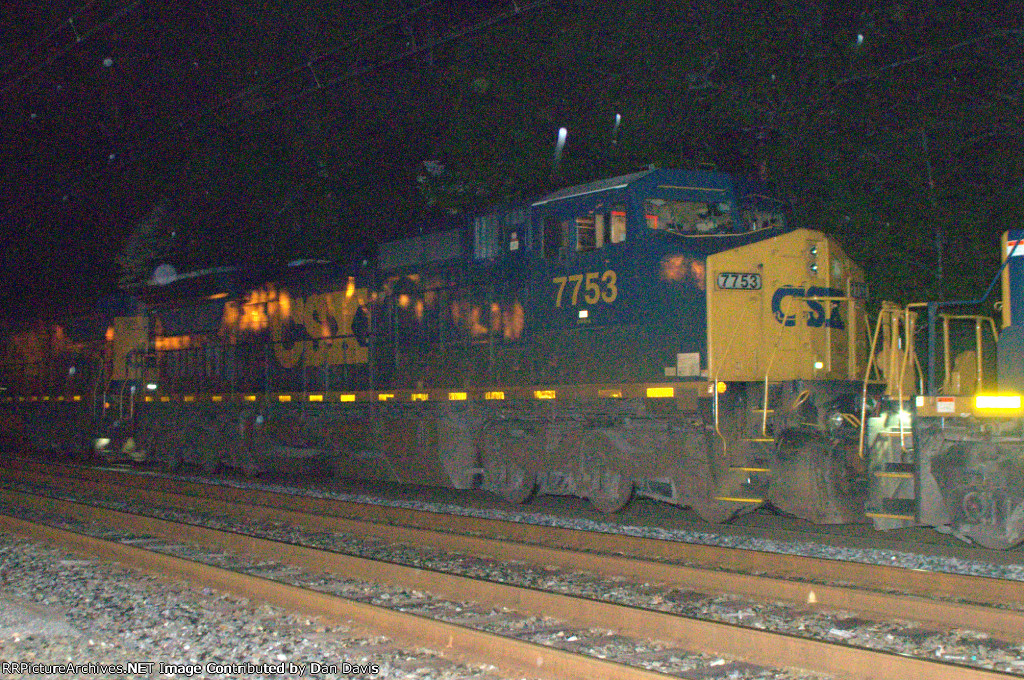 CSX C40-8W 7753 trails on Q410-03